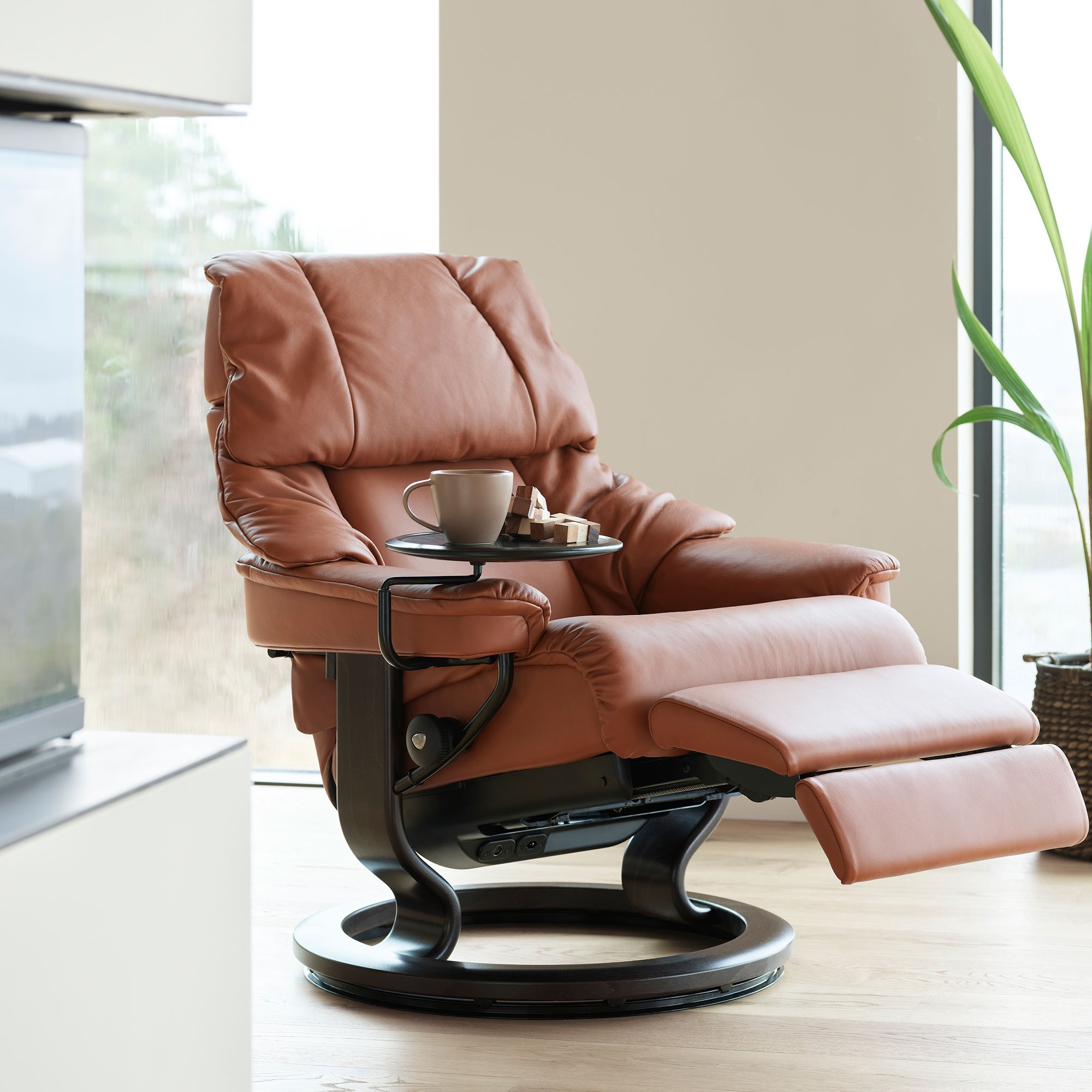 Stressless Reno Power Recliner in Leather - Haskins Furniture